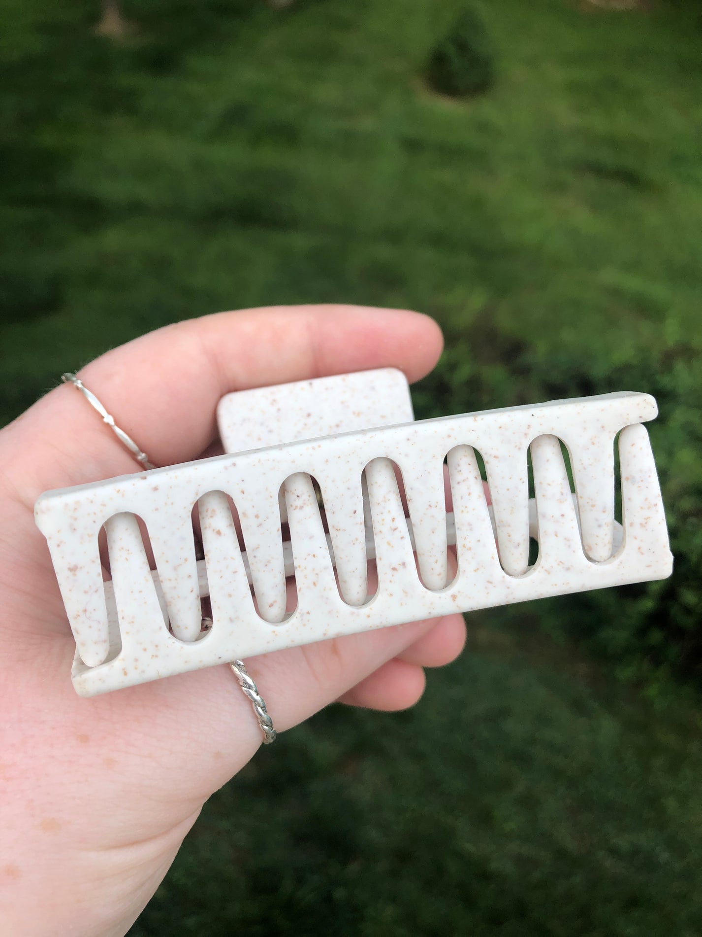 Off White Claw Clip – Wonder Prints